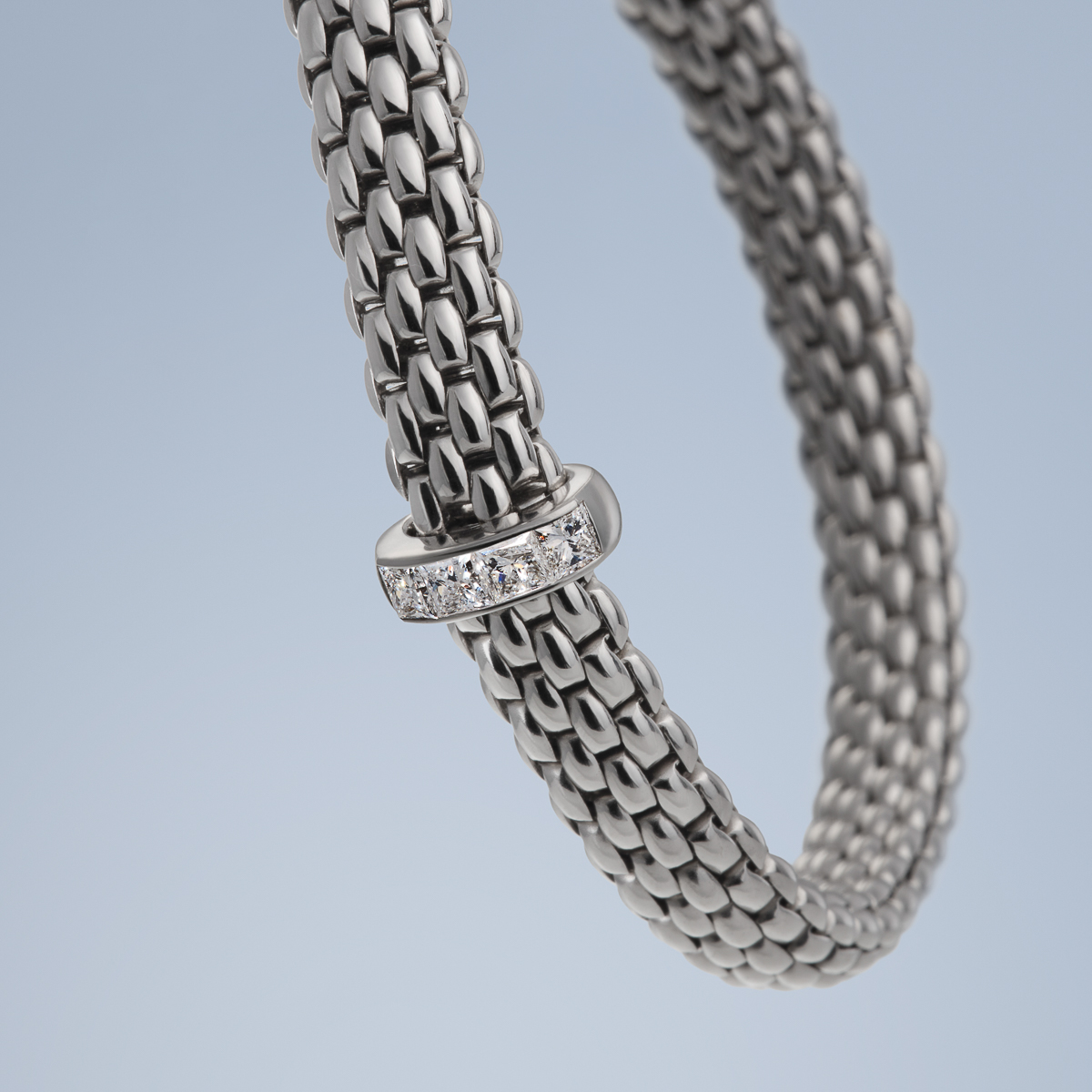 A CONVERSATION WITH OLIVIA COOKE - FOPE